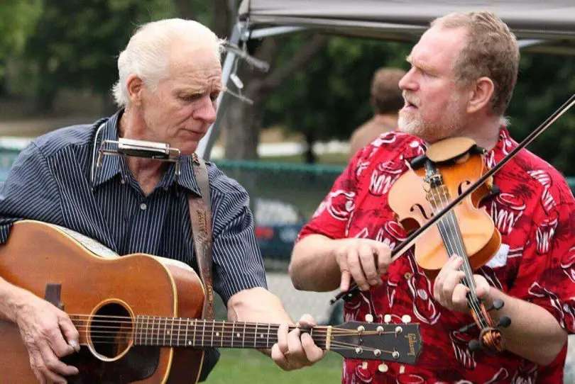 Difference Between Bluegrass and Country Music